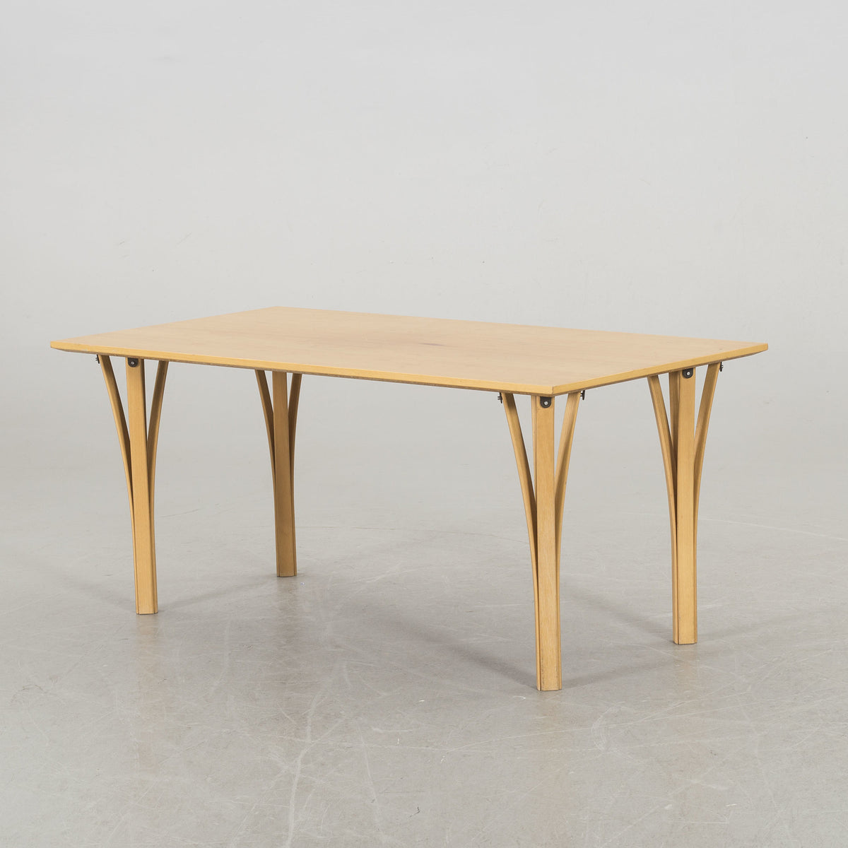 Fritz Hansen : Sofa Table – Anbeg Guild